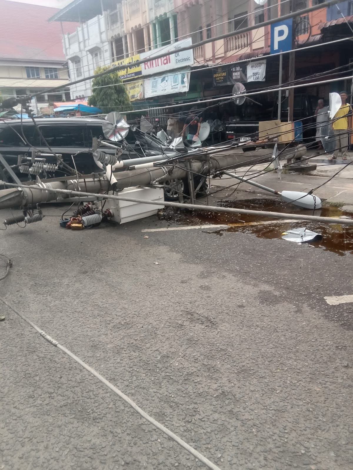 Jaringan PLN di Pasar Muaro Bungo Roboh - jambisun.id
